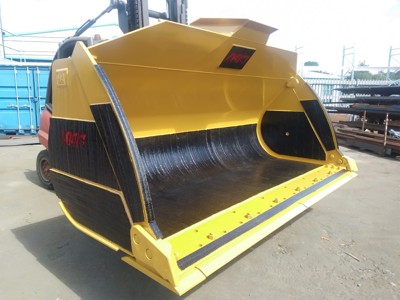 Digger Bucket Repair, Caterpillar 972M | AJ Specialist Welding